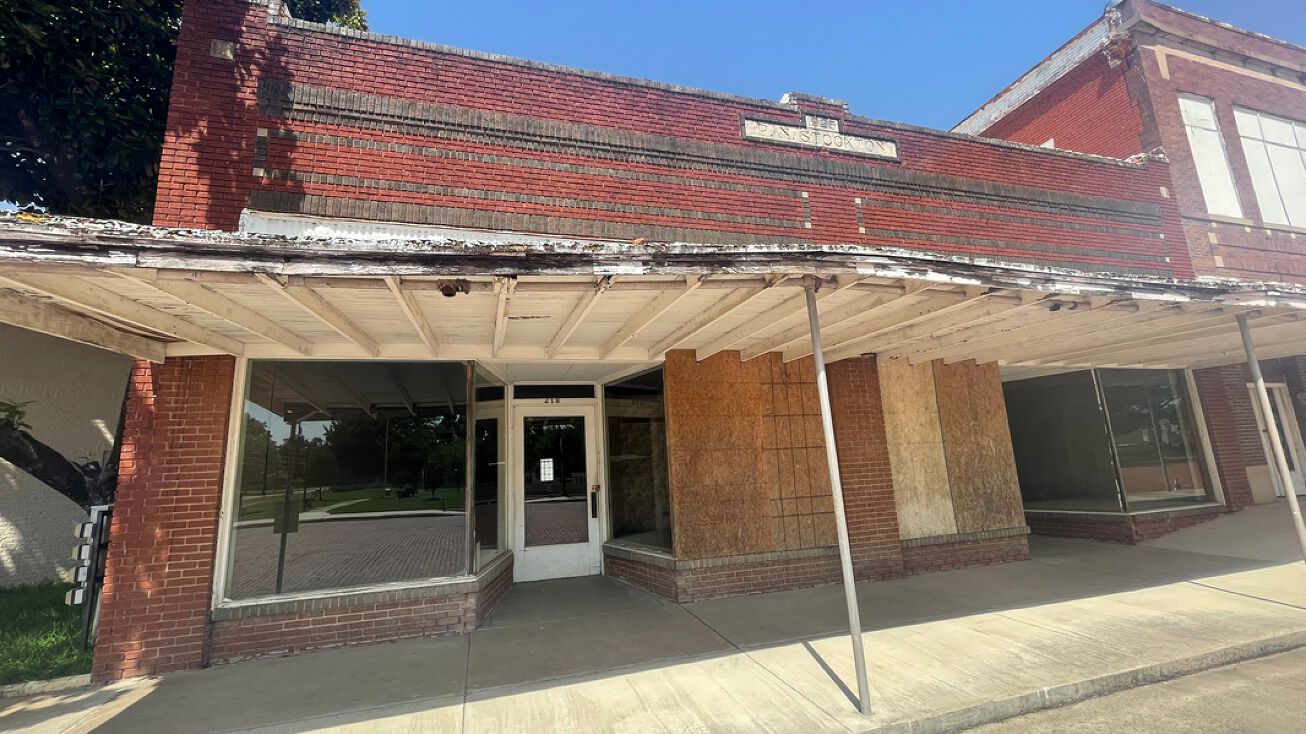 216 S Colket St, Kerens, TX 75144 - Retail Property for Sale - 6,902 SF ...