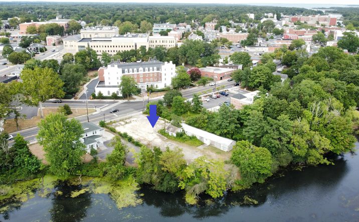 305 W Main St, Riverhead, NY 11901 | Crexi.com