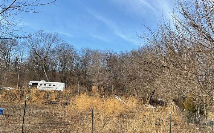 3640 BELL CROSSING DR Kansas City KS 66104 APN: 913416 | Crexi.com