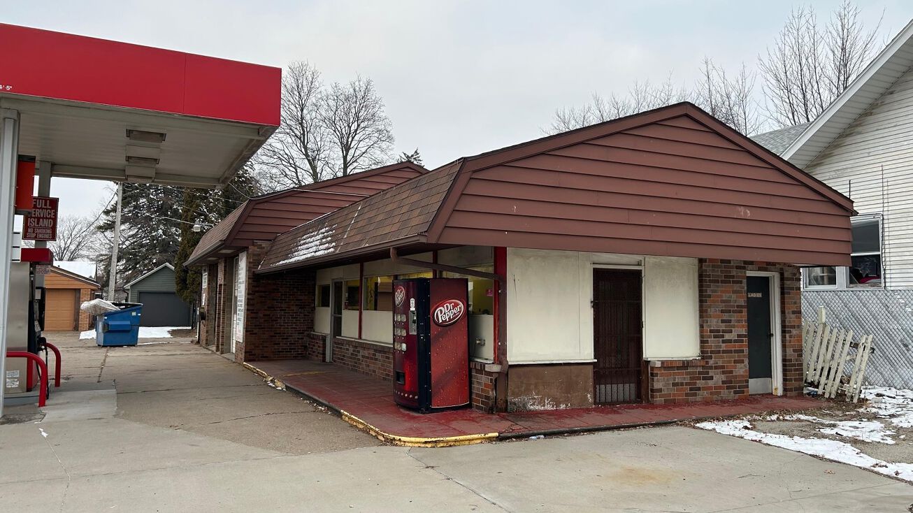 2827 18TH Avenue, Rock Island, IL 61201 | Crexi.com