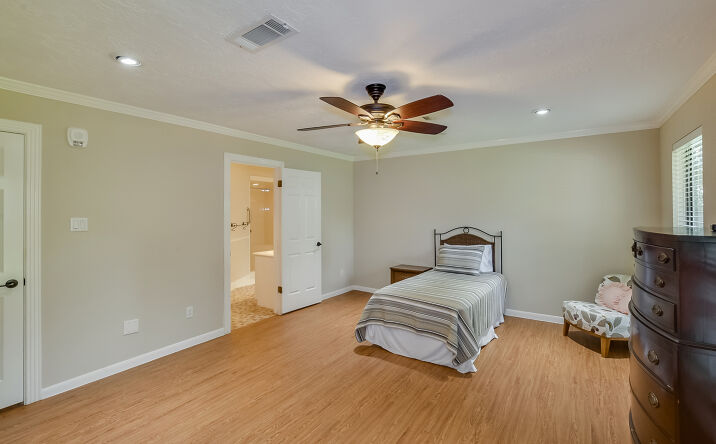 1923 SILVER LEAF DR Spring TX 77388 APN: 0941830000005 | Crexi.com