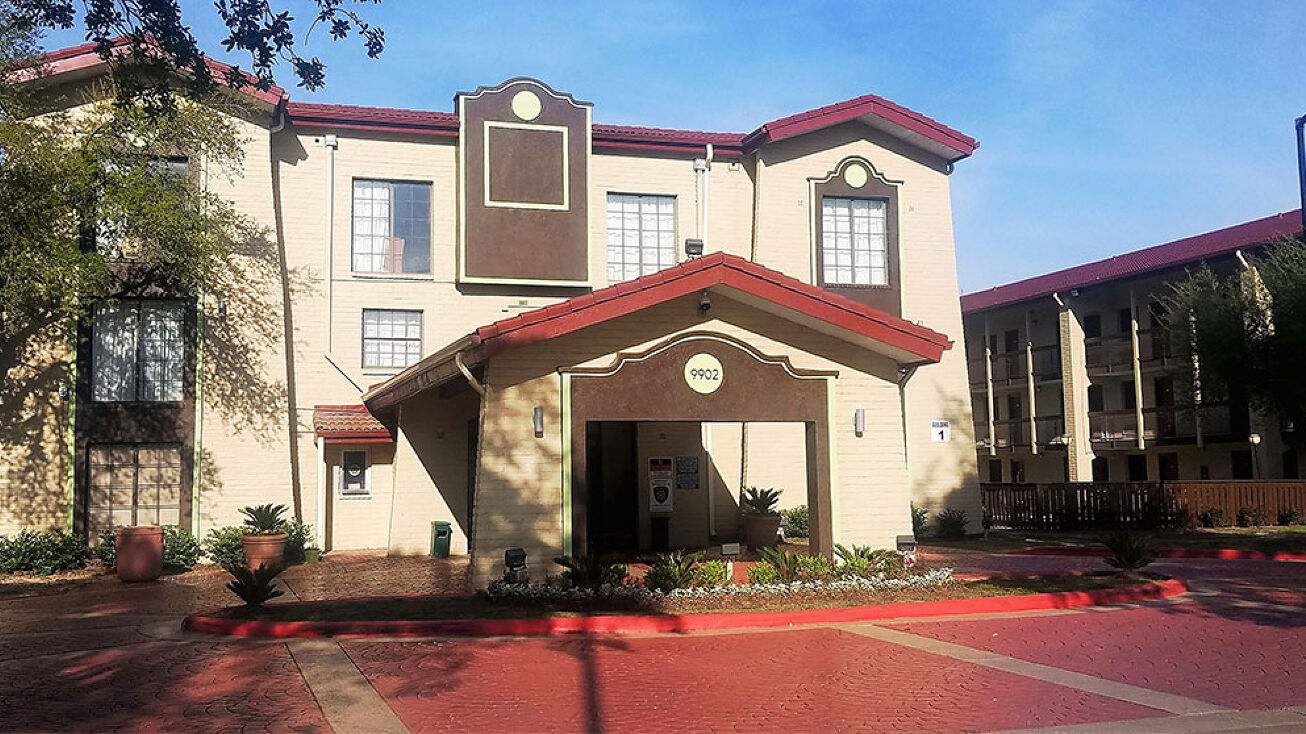 9902 Gulf Fwy, Houston, TX 77034 | Crexi.com