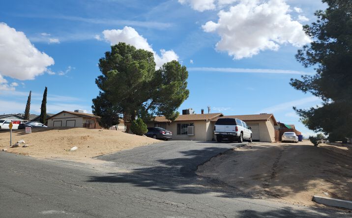 18969 ALLEGHENY RD Apple Valley CA 92307-2567 APN: 0473037220000 ...