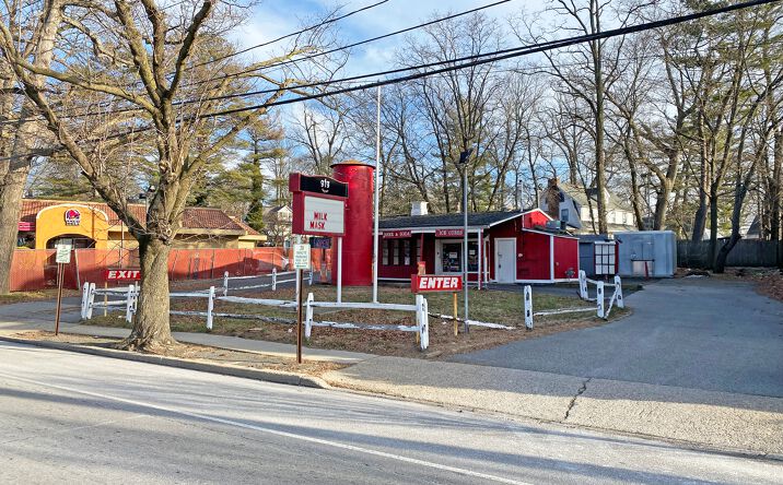 94 FOREST AVE Glen Cove NY 11542 | Crexi.com