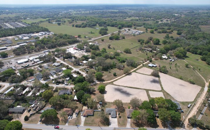 725 JEFFERSON ST Mascotte FL 34753-9403 APN: 10-22-24-0200-000-03500 ...