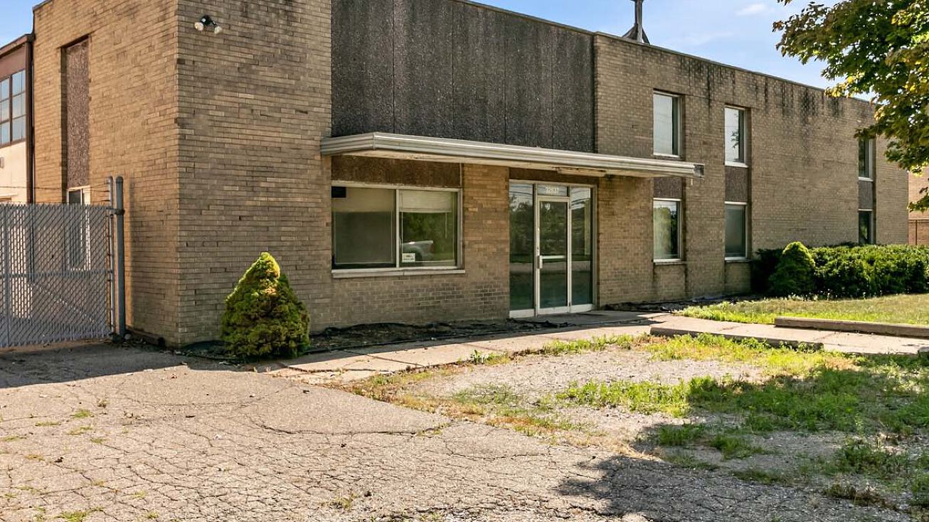 32537 Parklane Ave, Garden City, MI 48185 | Crexi.com