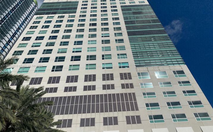 175 SW 7th St, Miami, FL 33130 - Office Property for Sale - Latitude ...