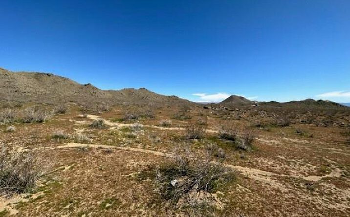 16827 CHOCO RD Apple Valley CA 92307 APN: 0472351080912132021242938 ...