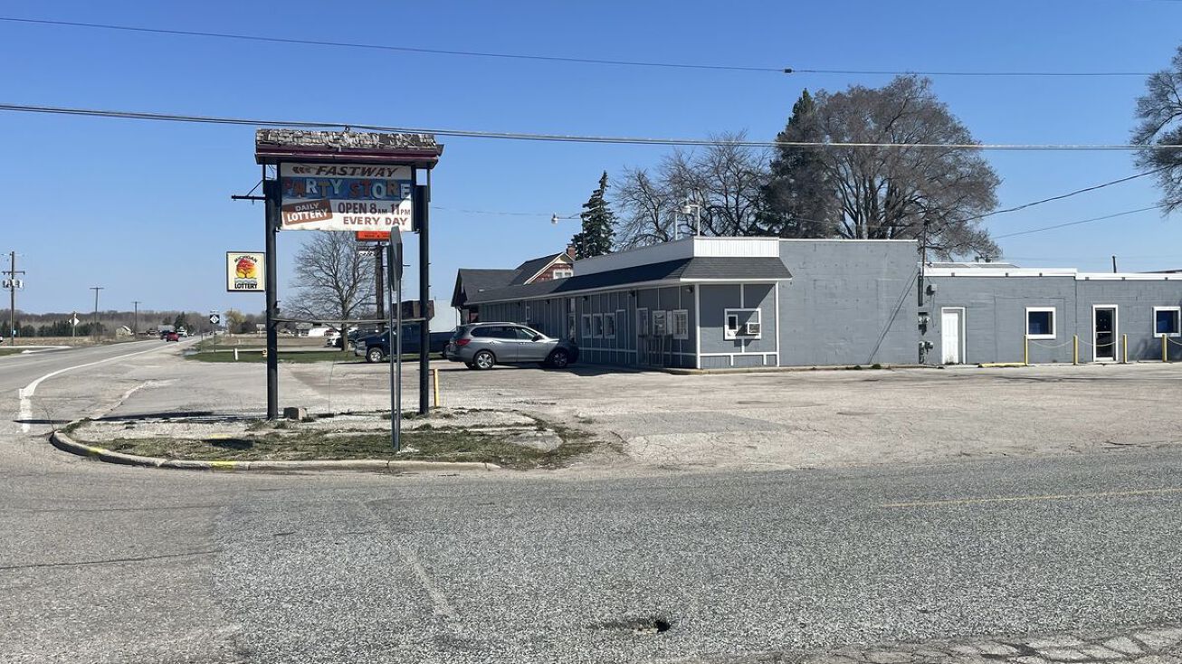 4991 East Road, Saginaw, MI 48601 | Crexi.com