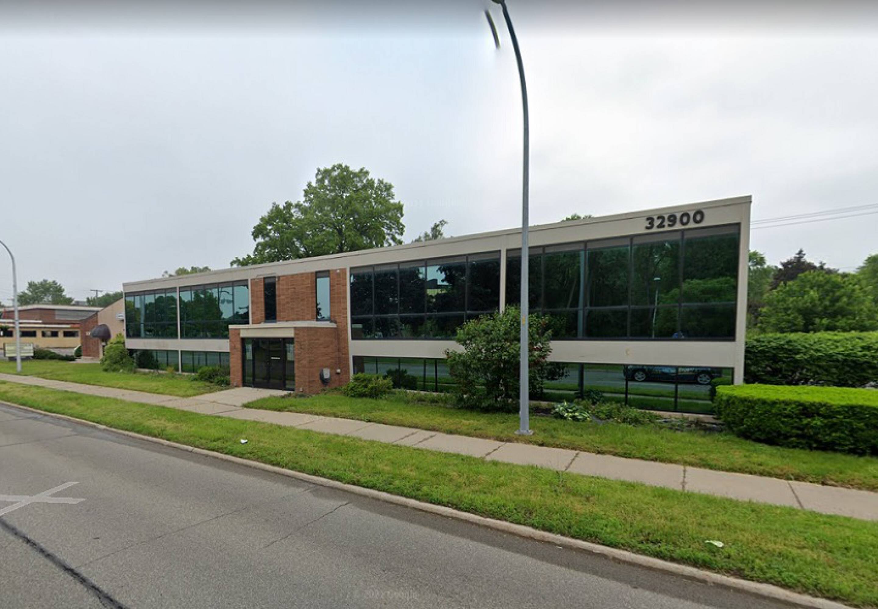 32900 FIVE MILE RD Livonia MI 48154-3059 APN: 46 059 01 0074 000 ...