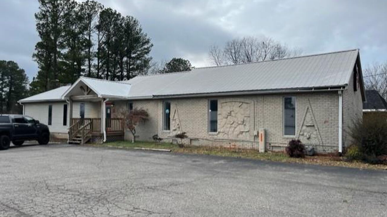 224 Memorial Dr, Paris, TN 38242 | Crexi.com