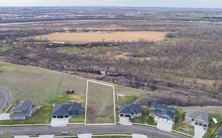 2911 POWDER RIDGE DR Bismarck ND 58503 | Crexi.com