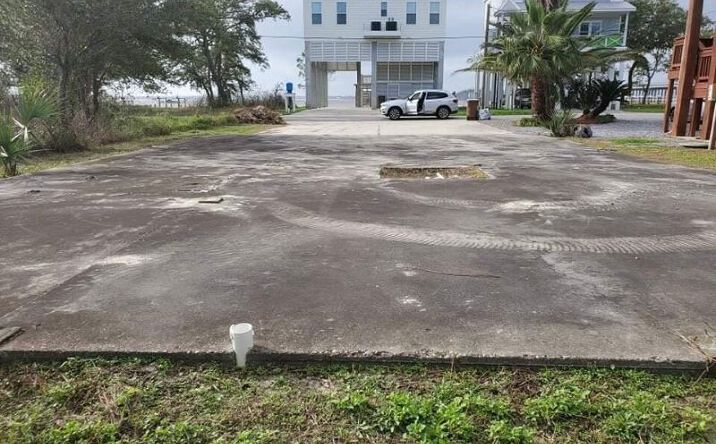216 FRONT ST Henderson Point MS 39571-3277 APN: 0213G-03-066.001 ...