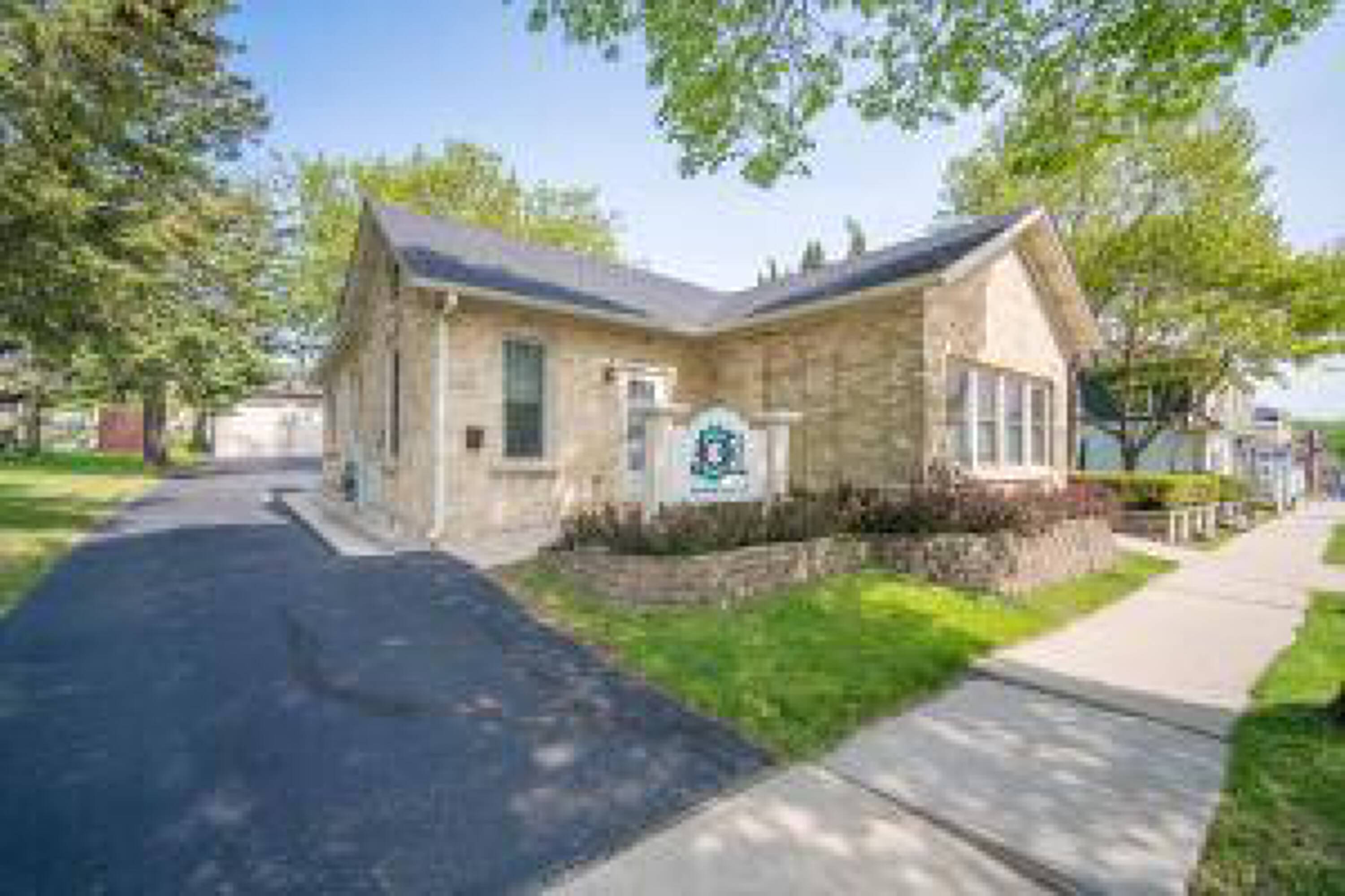 1624 BARTON AVE West Bend WI 53090-1904 APN: 291_11191110109 | Crexi.com