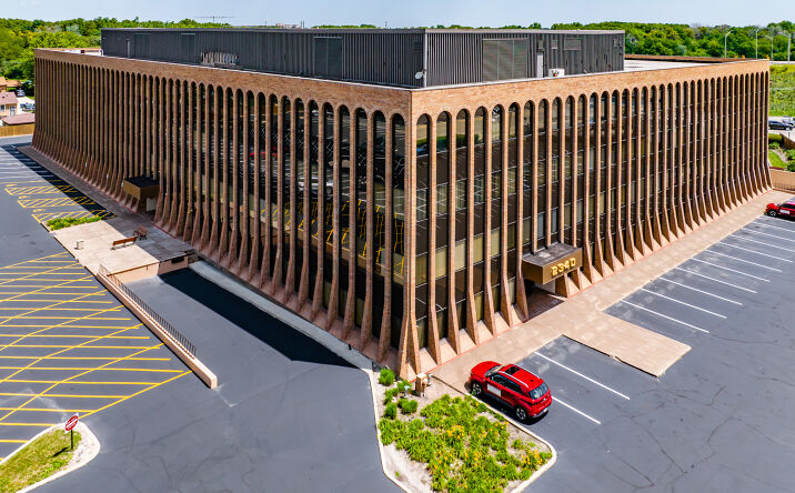 Traditional Office for Sale in Des Plaines, IL | Crexi