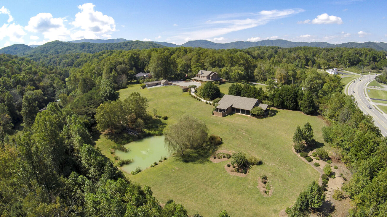 E Lamar Alexander Pkwy, Townsend, TN 37882 | Crexi.com