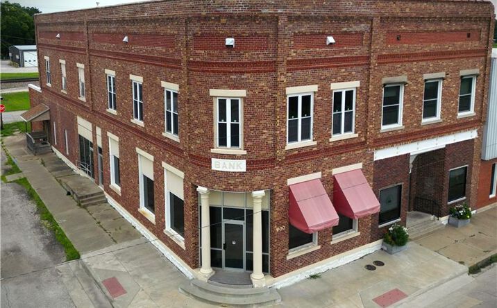 900 MAIN ST Pleasanton KS 66075-4078 APN: 0541193102051001000 | Crexi.com