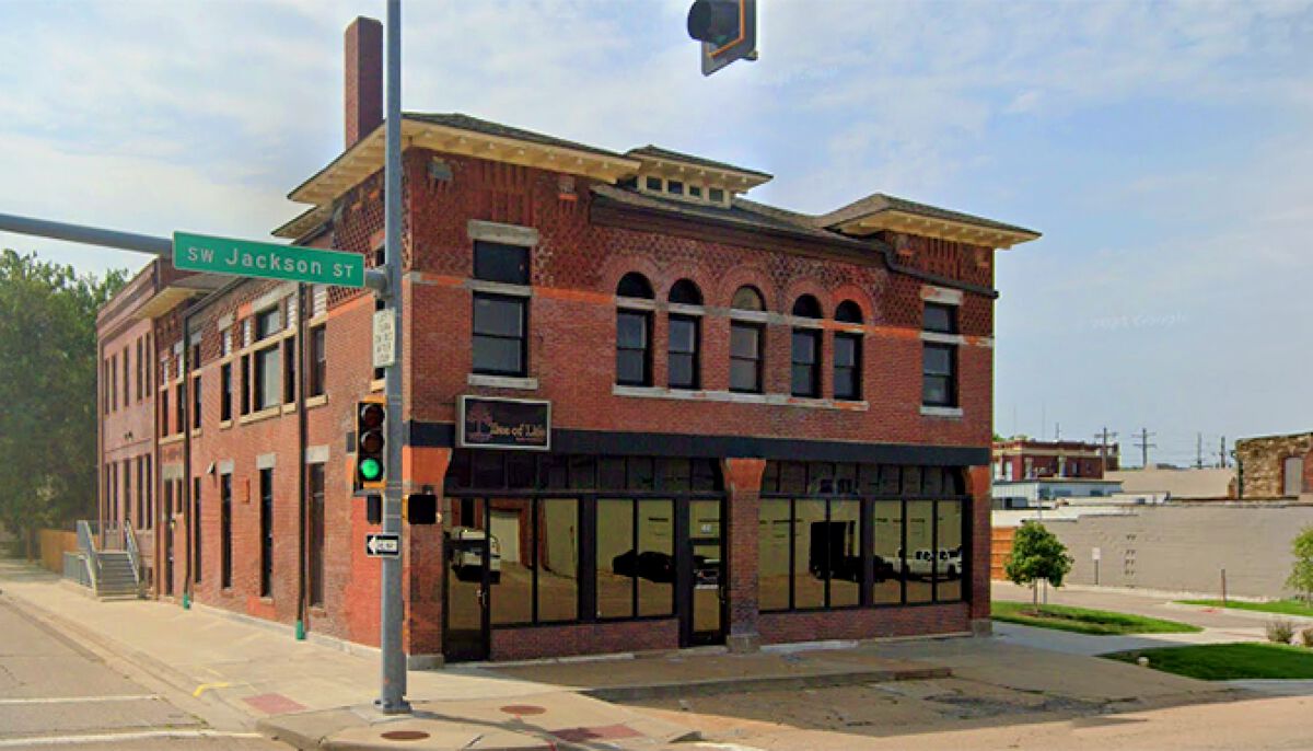 335 SW JACKSON ST Topeka KS 66603-3325 APN: 1093101012012000 | Crexi.com