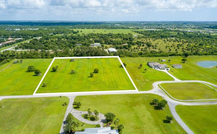 8130 White Fences Ln, Vero Beach, FL 32968 | Crexi.com