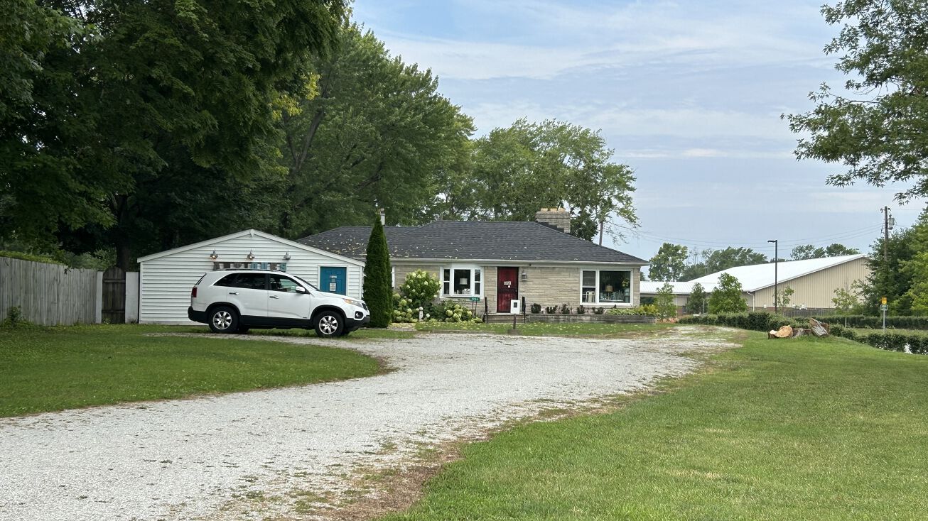 8534 Madison Ave, Indianapolis, IN 46227 | Crexi.com