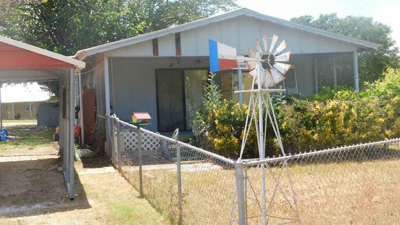 301 Broken Arrow Comanche Tx 76442