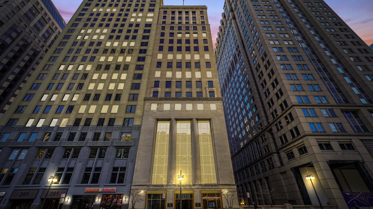 211 W Wacker Dr, Chicago, IL 60606 | Crexi.com
