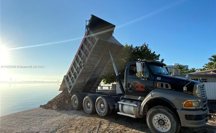 8601 NW 96, Medley, FL 33166 | Crexi.com