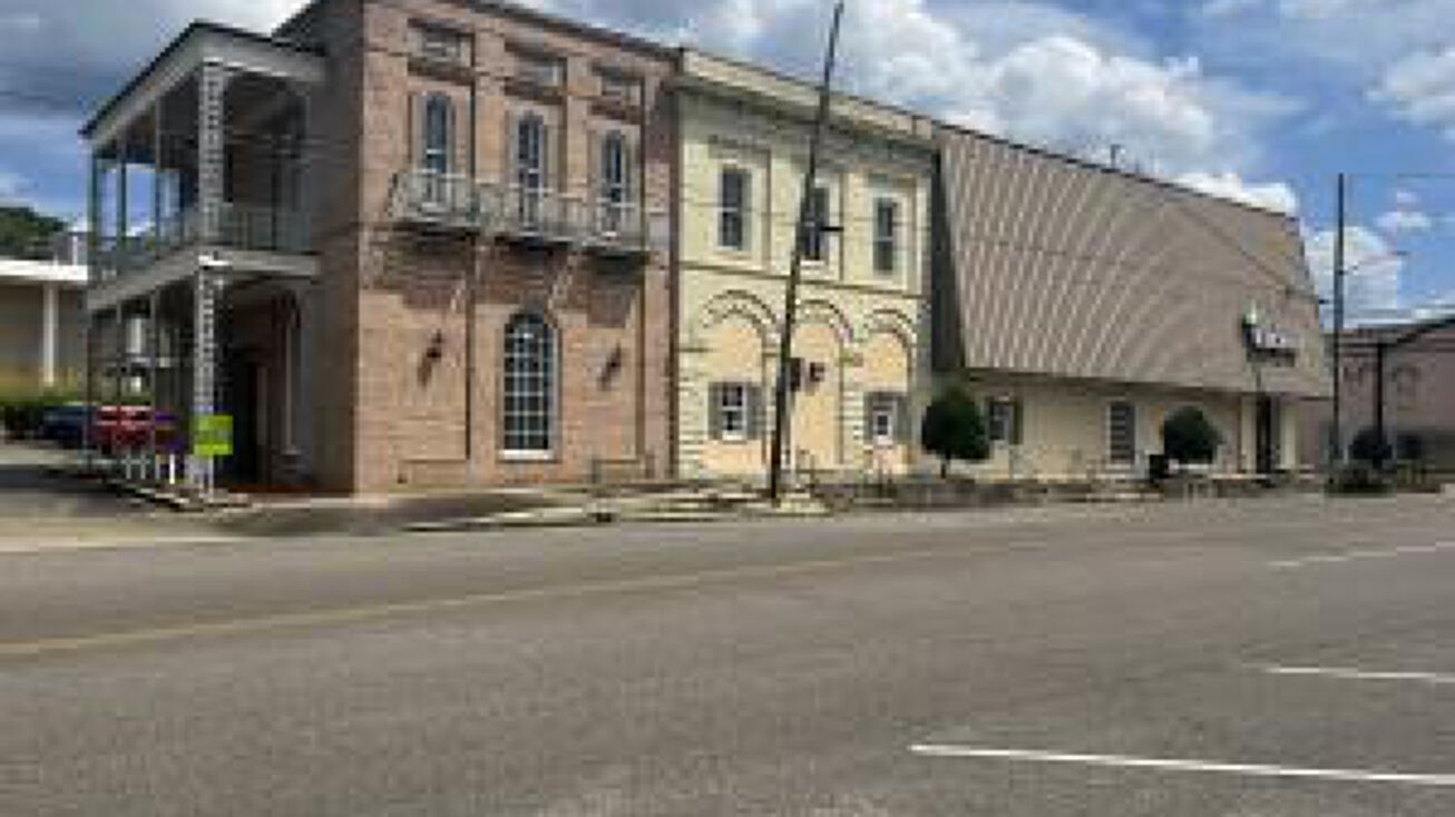 100 Main Street, Newton, MS 39345 | Crexi.com