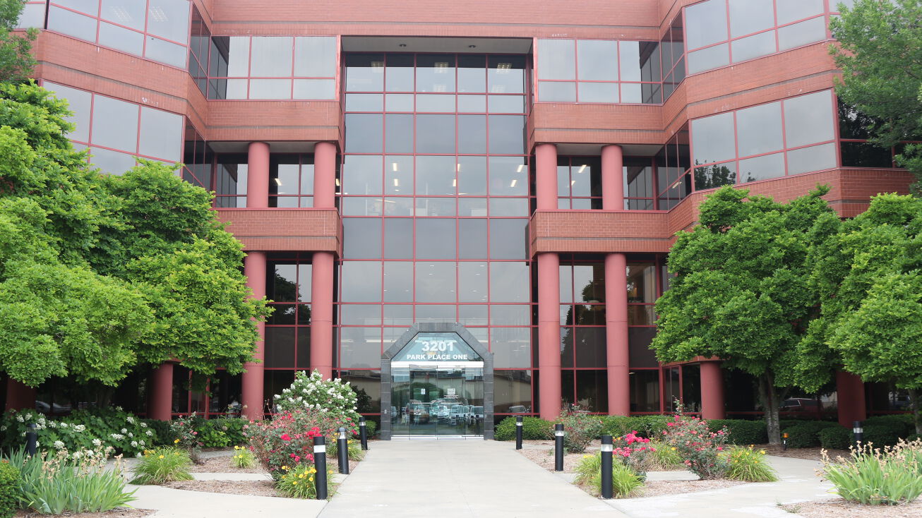 3201 W White Oaks Dr, Springfield, IL 62704 | Crexi.com