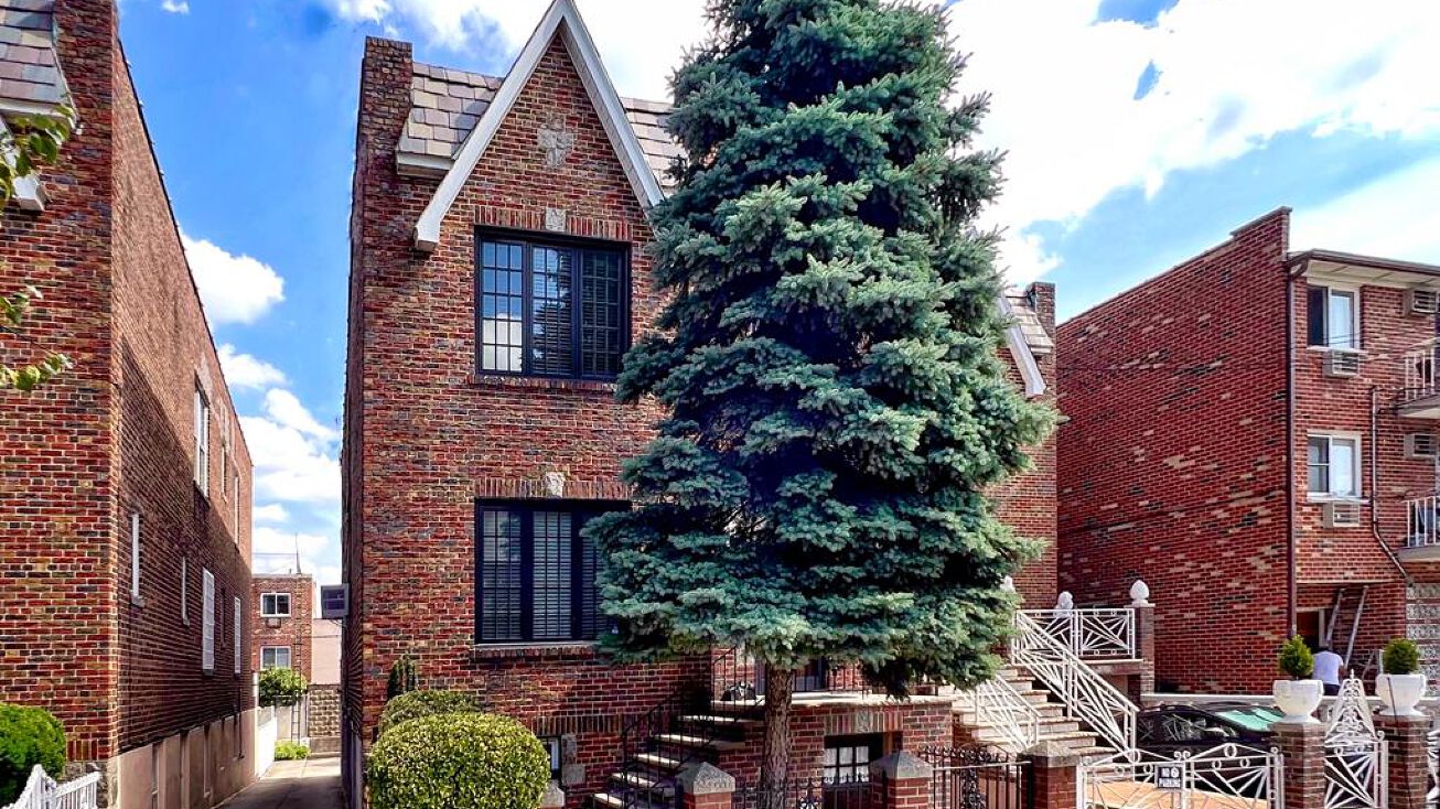 30-89 47th St, Queens, NY 11103 | Crexi.com