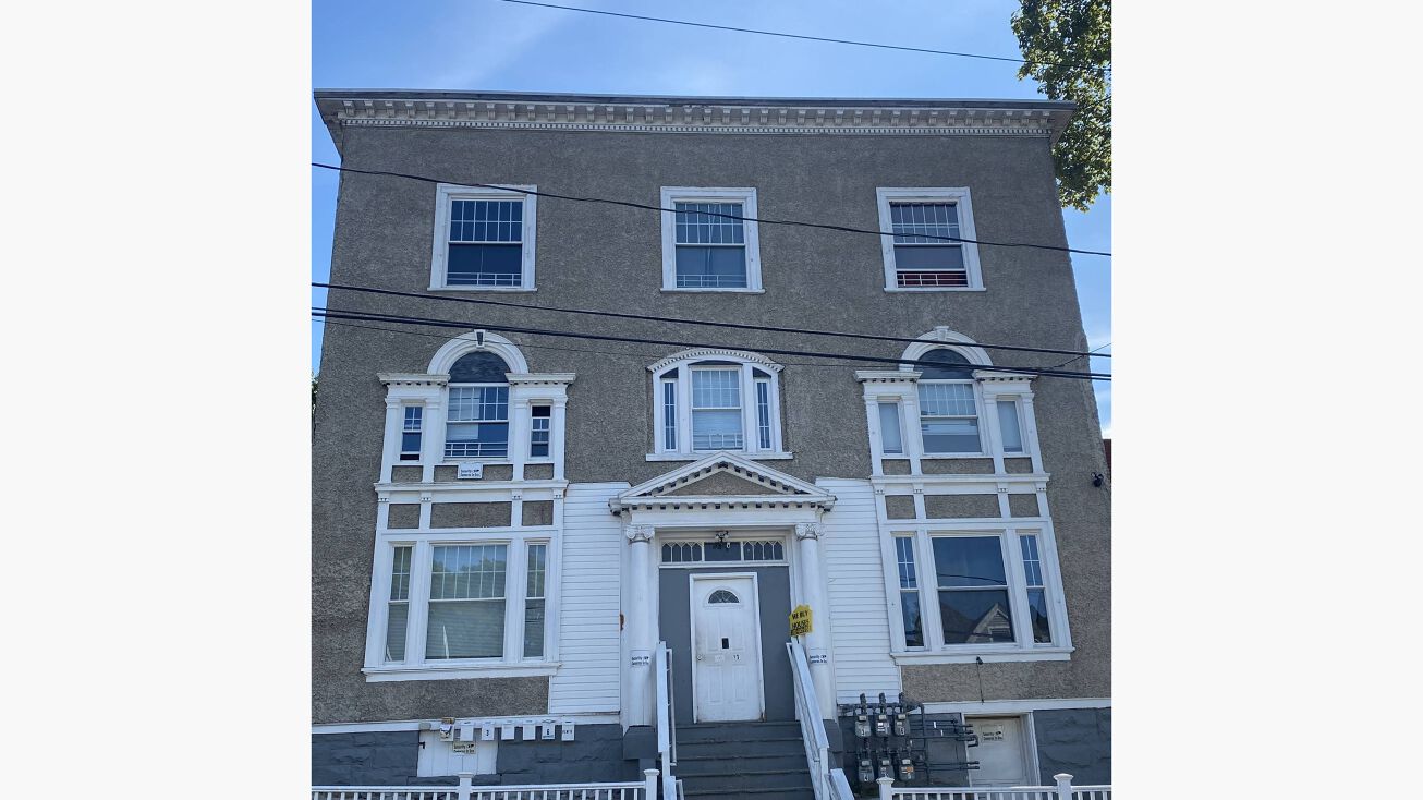 134 Chestnut Ave, Waterbury, CT 06710 | Crexi.com