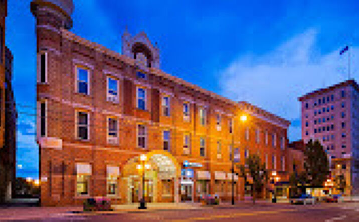 136 N PARK AVE Warren OH 44481-1104 APN: 39568962 | Crexi.com