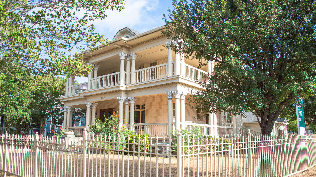 225 E Locust St, San Antonio, TX 78212 | Crexi.com
