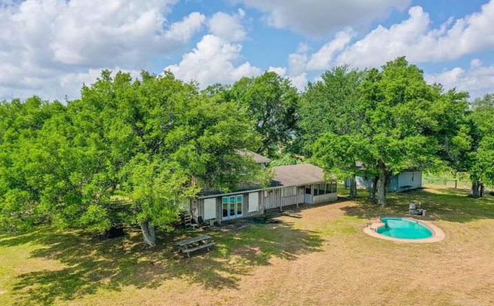 103 W Travis St, La Grange, TX 78945 | Crexi.com