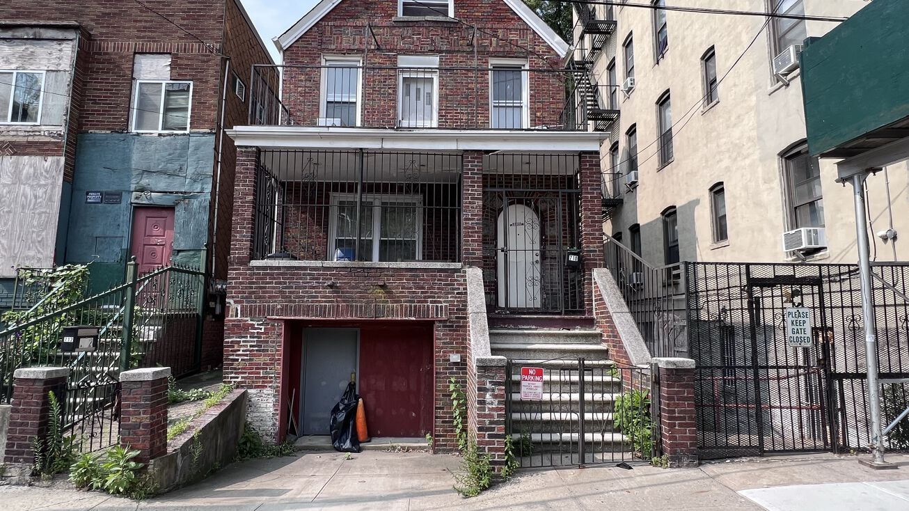 710 Oakland Pl, The Bronx, NY 10457 | Crexi.com