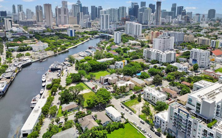 300 NW 7TH AVE Miami FL 33128-1561 APN: 01-4138-044-1190 | Crexi.com