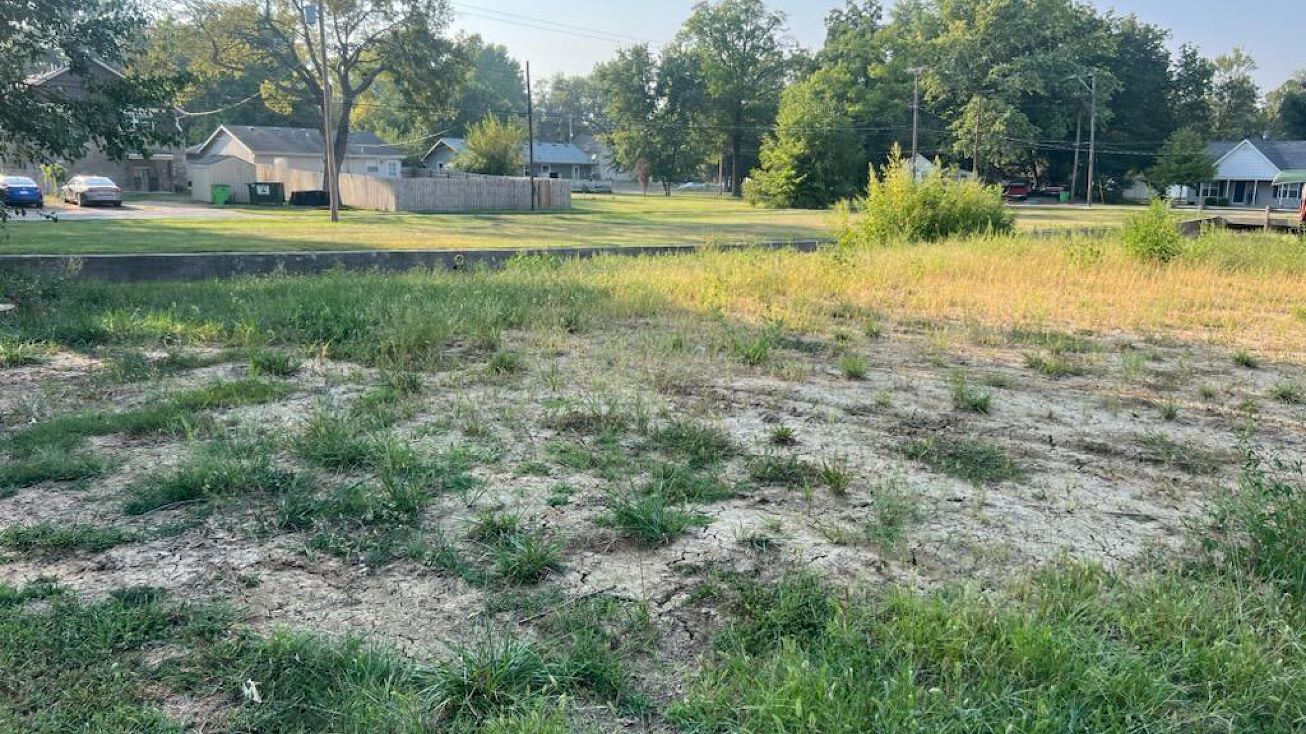 414 S Poplar Street, Ottawa, KS 66067 | Crexi.com