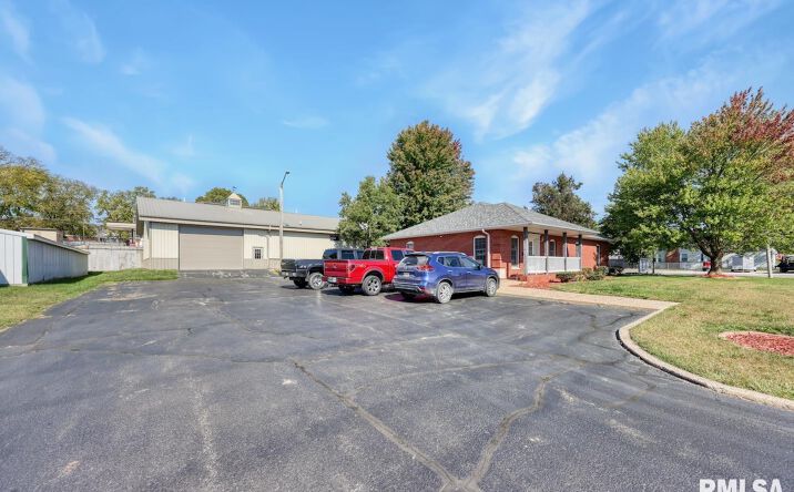 305 W LOCUST Street, Canton, IL 61520 | Crexi.com