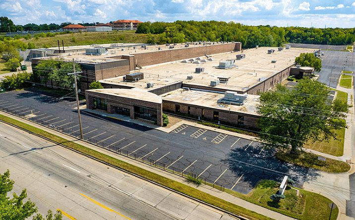 3231 SE 6TH ST Topeka KS 66607 | Crexi.com