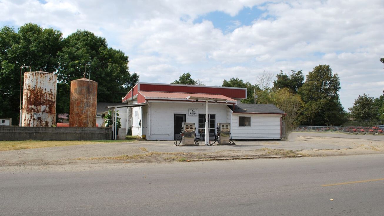 205 N Main St, Gideon, MO 63848 | Crexi.com