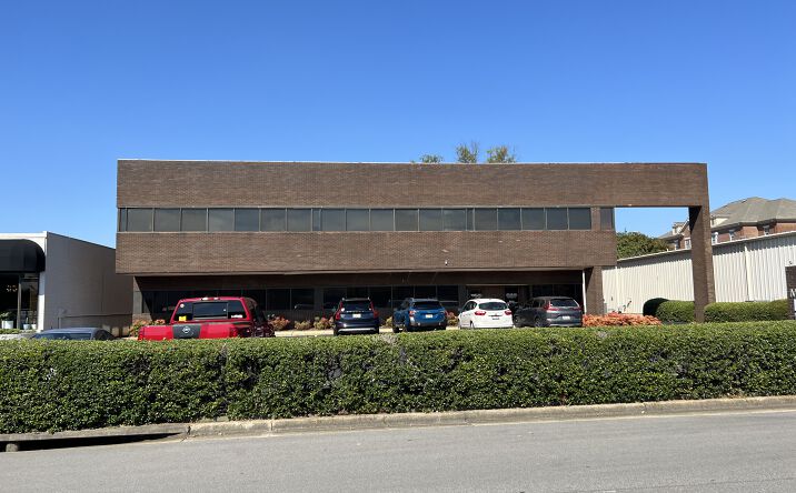 810 REGAL DR SW Huntsville AL 35801-5603 APN: 30517 | Crexi.com