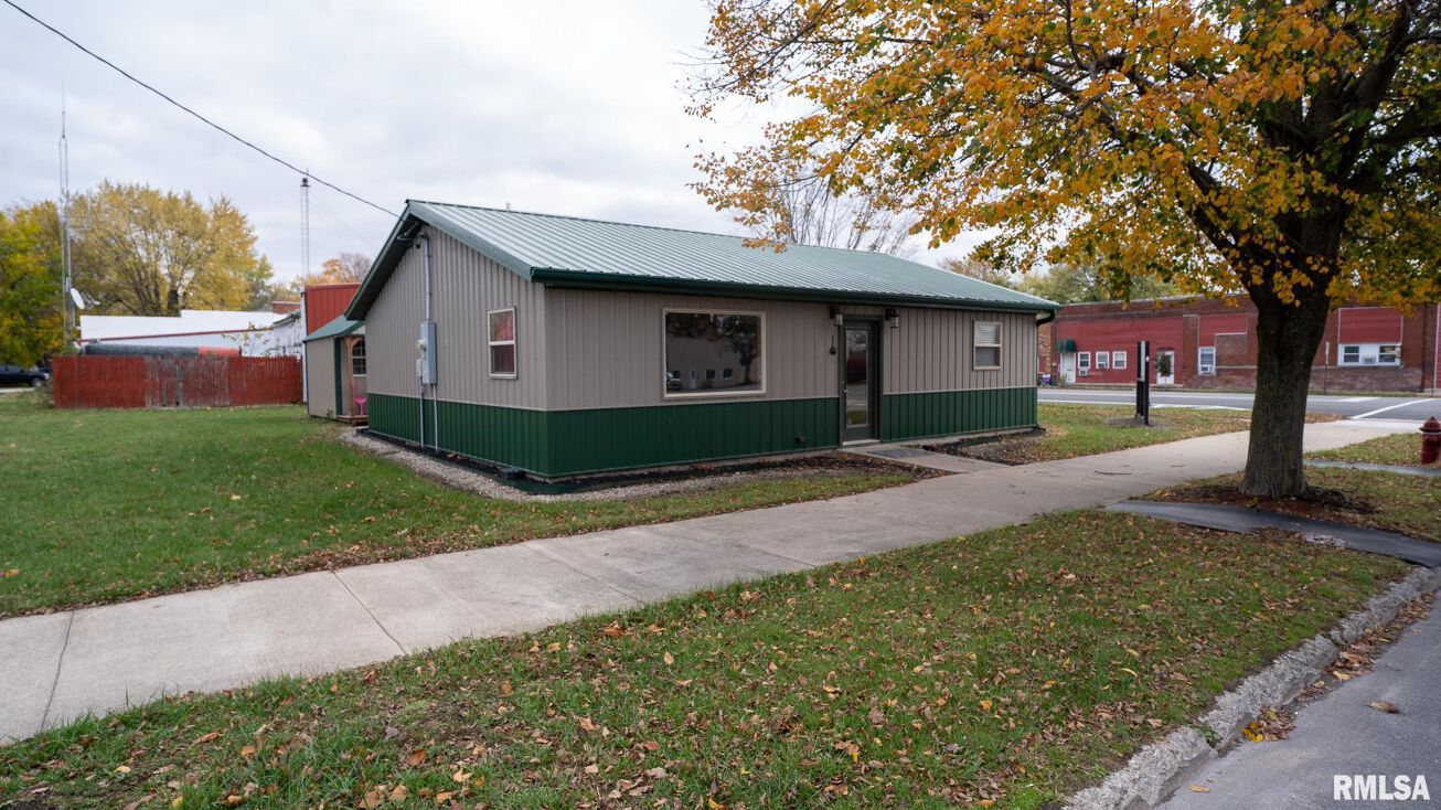 200 CENTER Street, Augusta, IL 62311 | Crexi.com