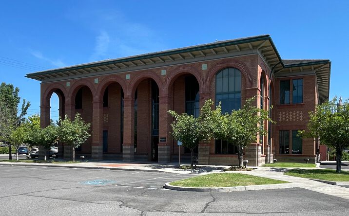 300 KLAMATH AVE Klamath Falls OR 97601-6324 APN: 3809-032AC-00700 ...