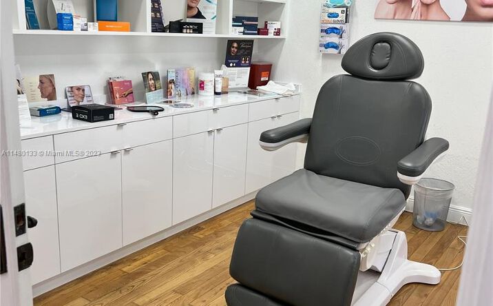 6463 6463 Bird Road, Miami, FL 33155 | Crexi.com