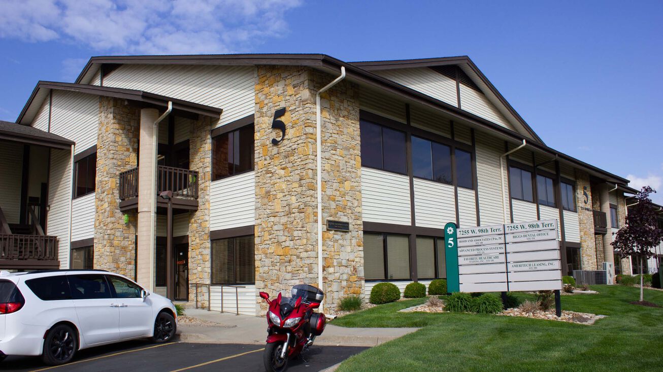 7255 W 98th Terrace, Overland Park, KS 66212 | Crexi.com