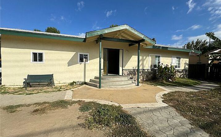 21055 VALERIO ST Canoga Park CA 91303-1428 APN: 2112-012-003 | Crexi.com