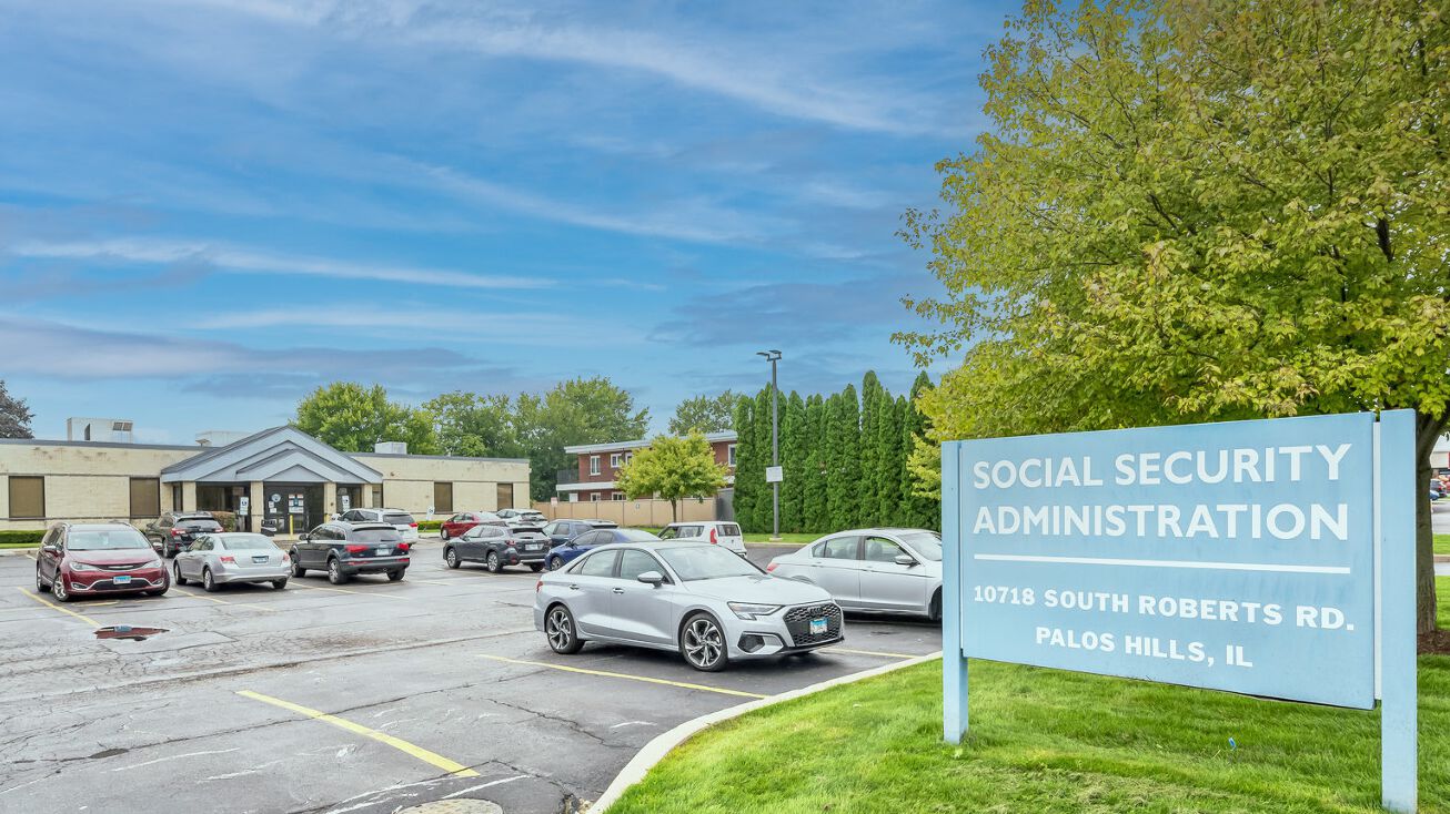 10718 S Roberts Rd, Palos Hills, IL 60465 | Crexi.com