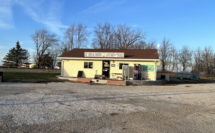 802 W Hickory St, Mahomet, IL 61853 | Crexi.com