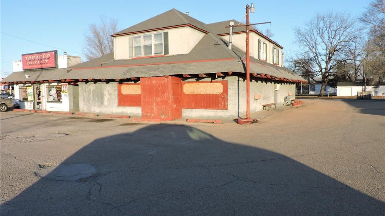 1834 Topeka Boulevard, Topeka, KS 66608 | Crexi.com