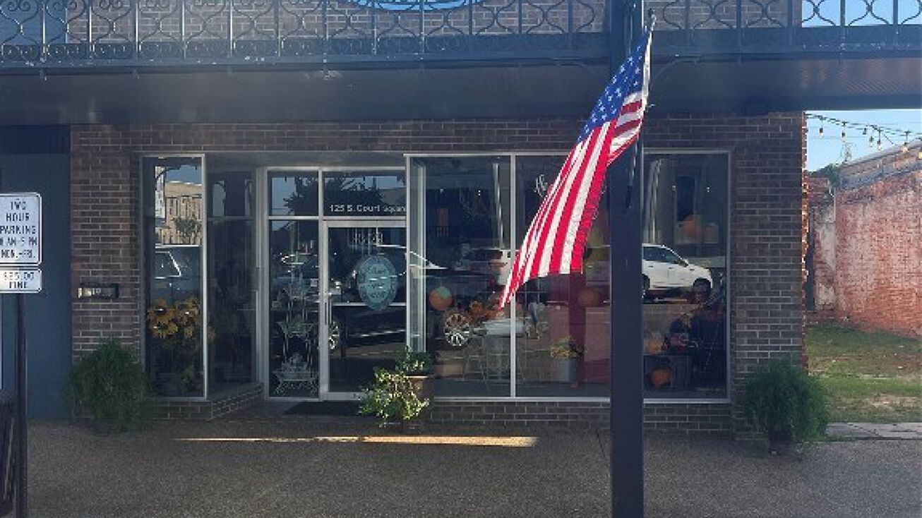 125 S Court Square, Ozark, AL 36360 | Crexi.com